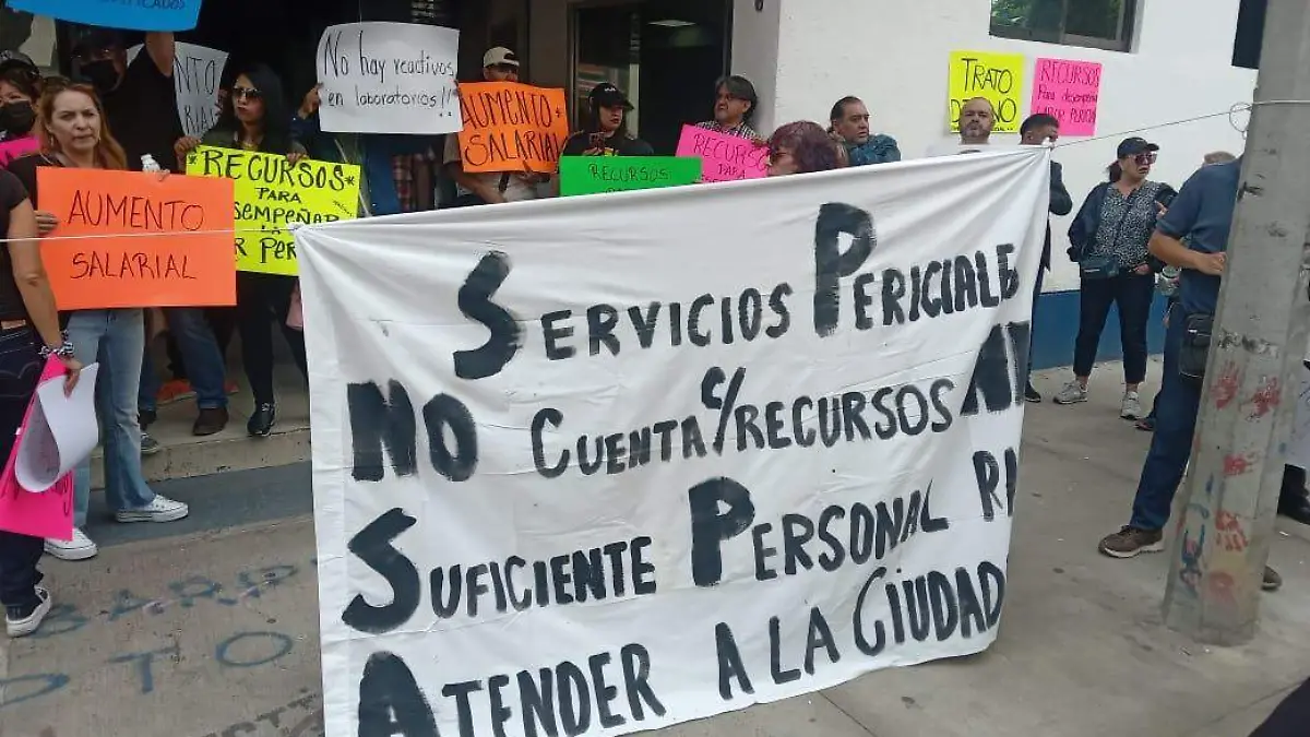 Peritos de la Ciudad de México de la FGJ exigen aumento salarial y ...