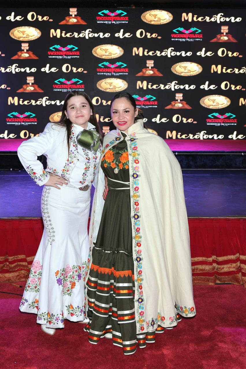 Edith Encalada y Nura Francis reciben su tercer «micrófono de oro» por ...