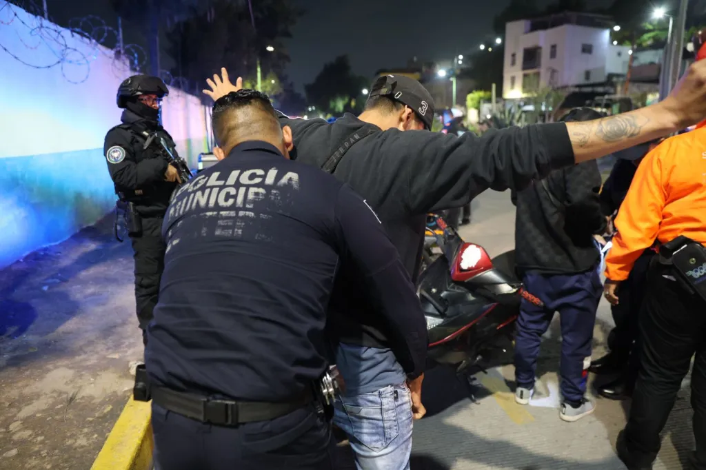 Azucena Cisneros instruye intensificar Moto Segura en San Carlos – EL ...
